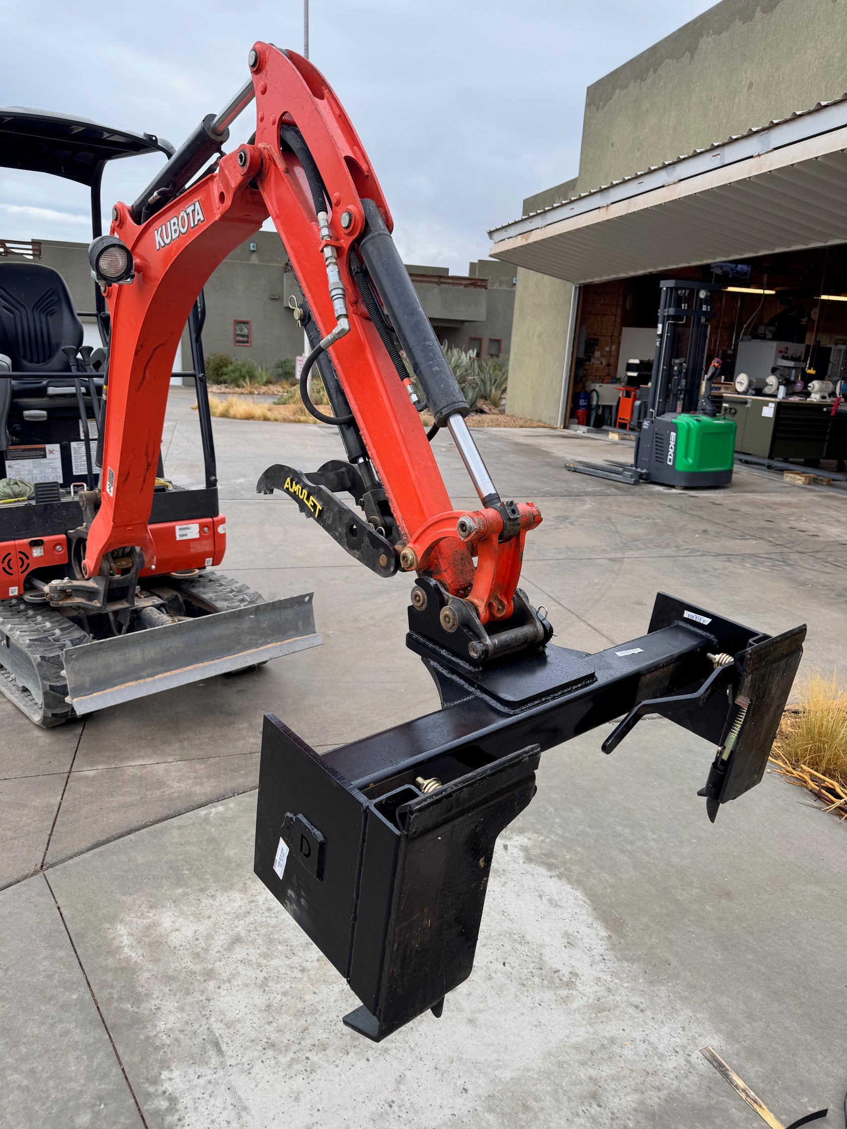 Excavator to Skid Steer Adapters – D Attachments
